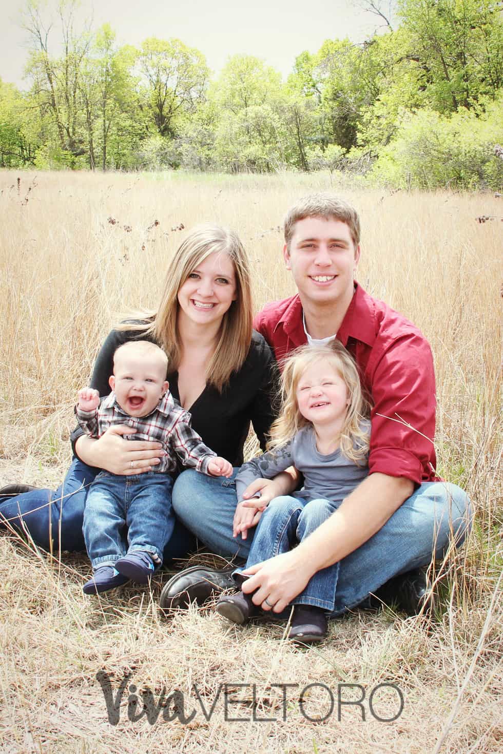 Tips for Getting Great Family Photos with Kids - Viva Veltoro